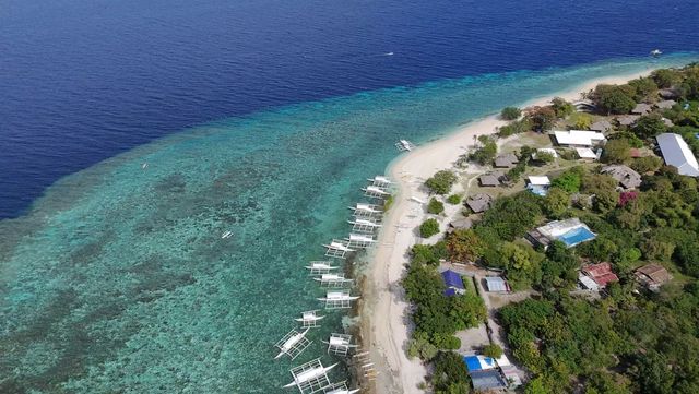 The sea in the Philippines is breathtakingly beautiful! Every photo ...