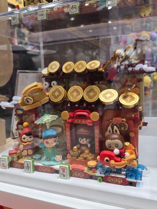 🎉 搶先打卡 Bangkok Central World POP MART！盲盒狂熱解鎖你的 Art Toy 心動時刻！🪐💖 ｜Trip.com 曼谷
