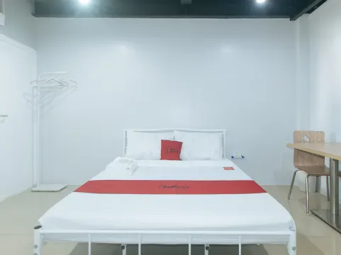 Reddoorz @ Coral Tree Residences - Binan