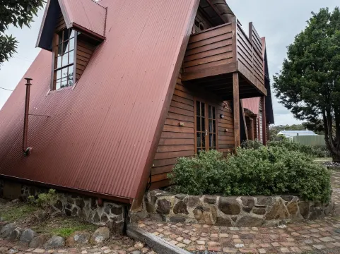 Currawong - Coles Bay