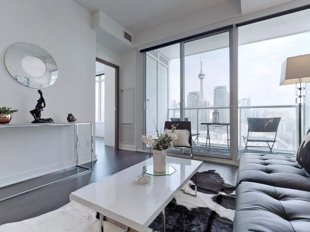 Jladybug Suites | Stunning Cn Tower View 2br - Mississauga