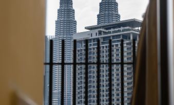 KLCC Tower Couple Studio | Netflix | Infinity Pool - 2026 Prices and ...