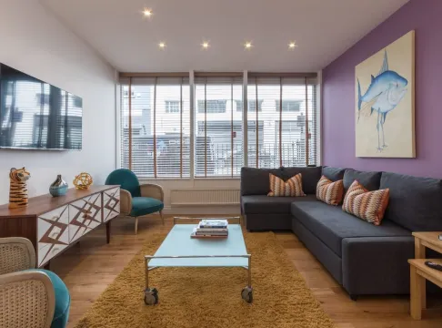 Home For All - Fitzrovia - By Frankie Says - Londres