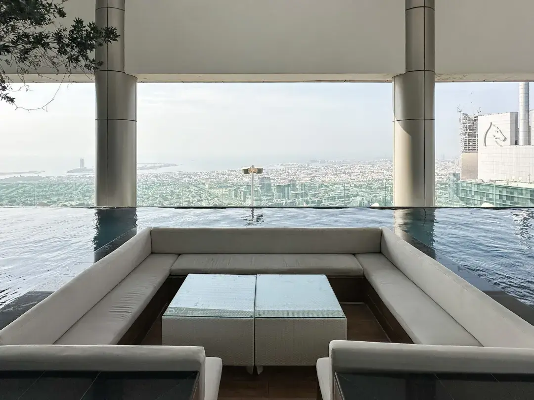 Chic 2br In Paramount Midtown/infinity Pool Access - Dubai