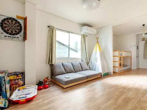 [Near Usj] For Group Trips! Roomy 4-story Building With Projector Terrace Near The Station [For 12] - Osaka