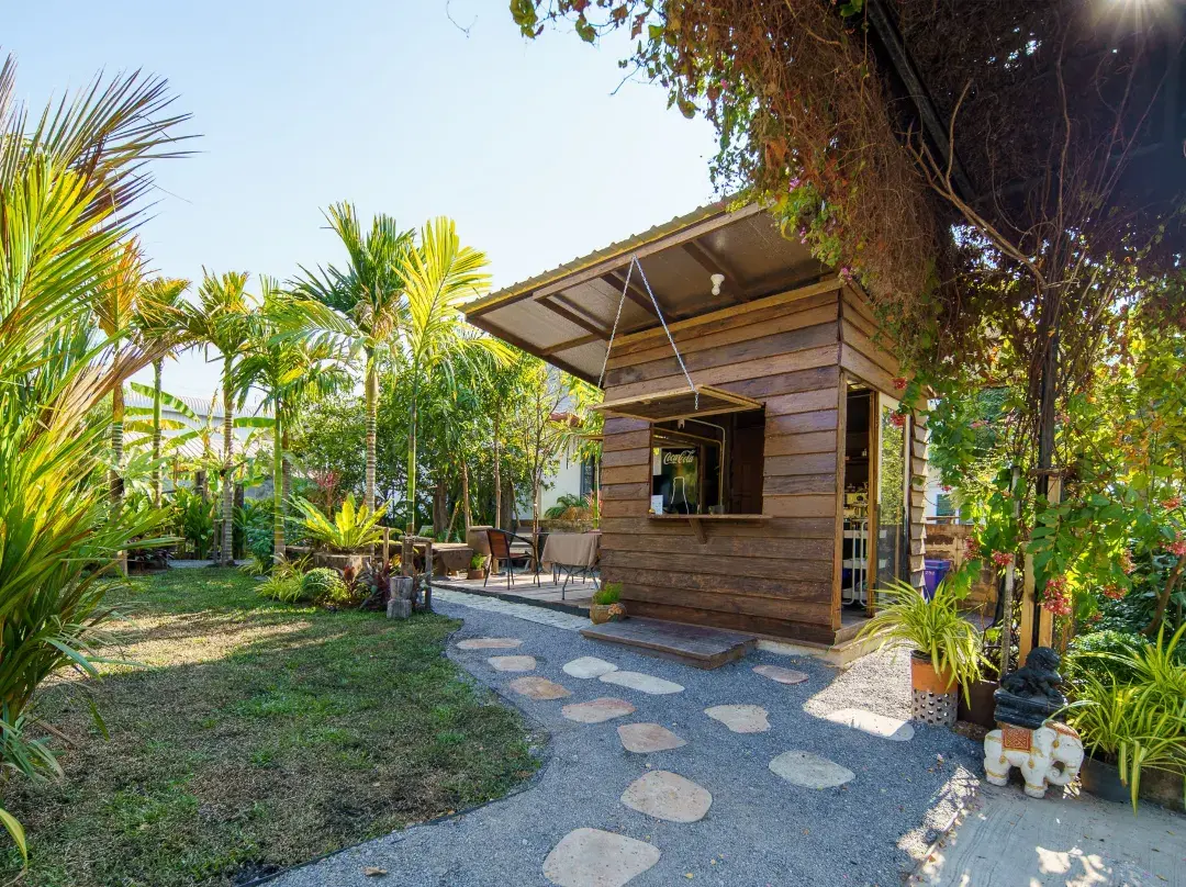 Whale Garden - Roi Et
