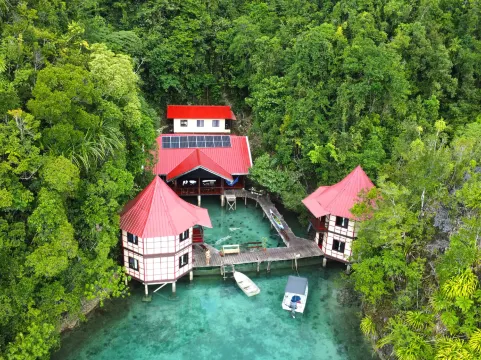 Enchanted Cove Resort - Claver