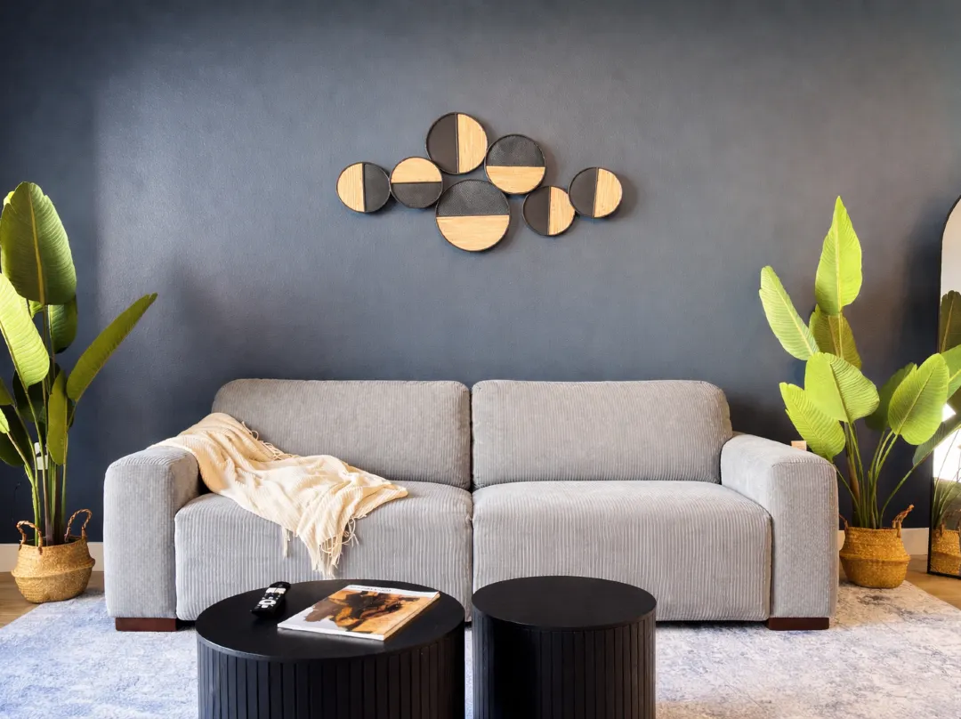 Contemporary Getaway Near Disneyland W Pool & Gym - Costa Mesa, CA