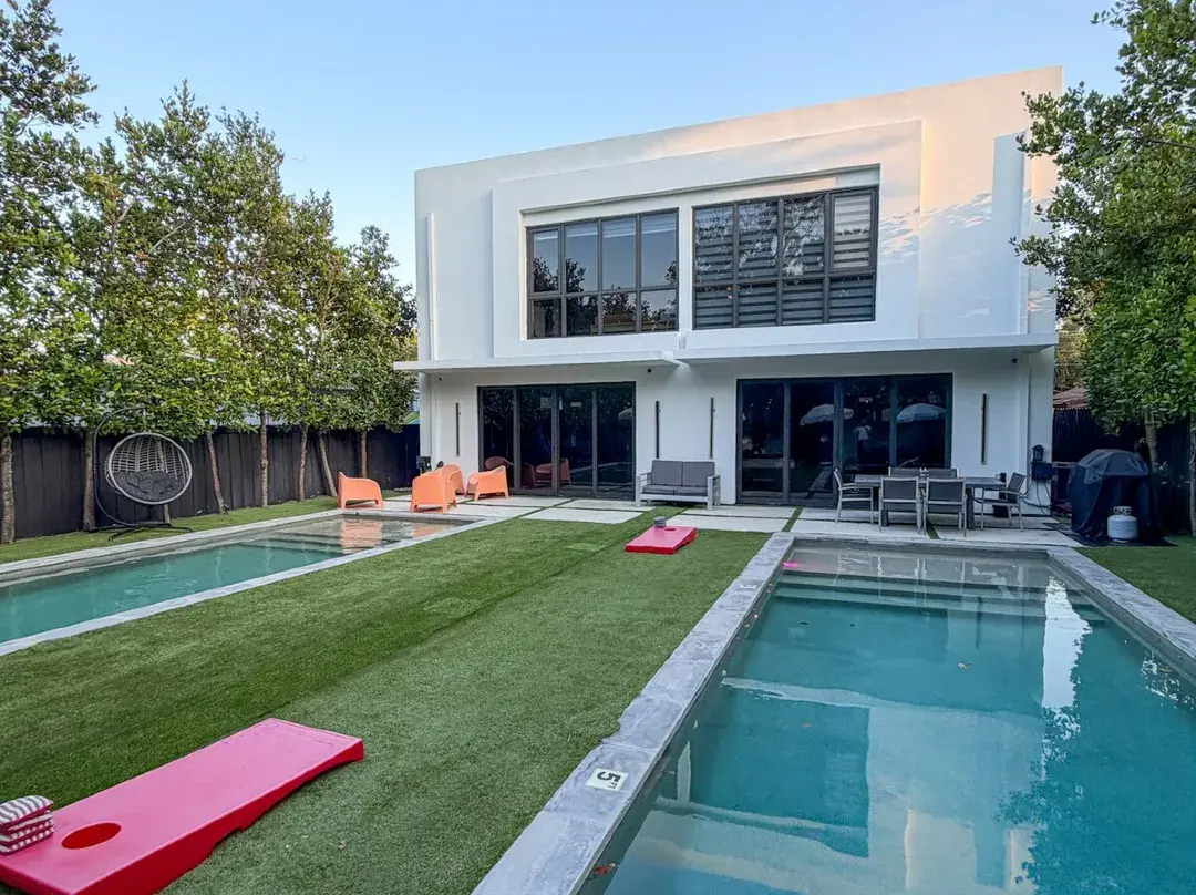 Wynwood Miami Retreat | 2 Private Pools, Bbq, 6br & Parking - Hialeah, FL