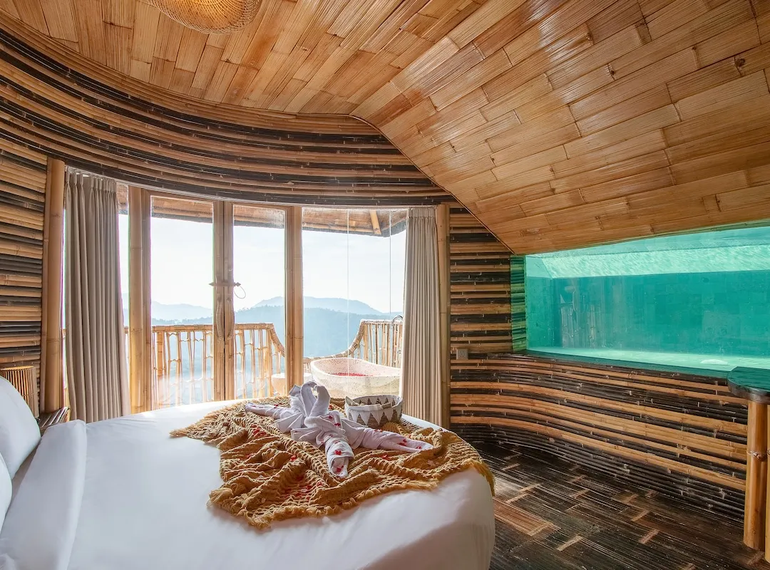 Cliffside Bamboo Treehouse - Private Heated Pool - Sidemen