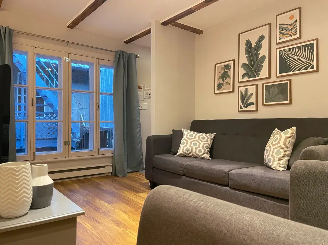 35sv-t1 The Shoemaker - Québec, QC