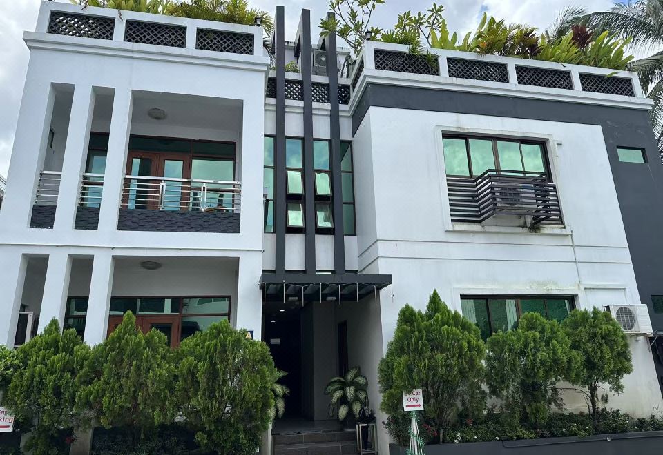 PLATINUM TEN MILE (Insein), Giá Cập Nhật 2025, Ưu Đãi & Đánh Giá | Trip.com