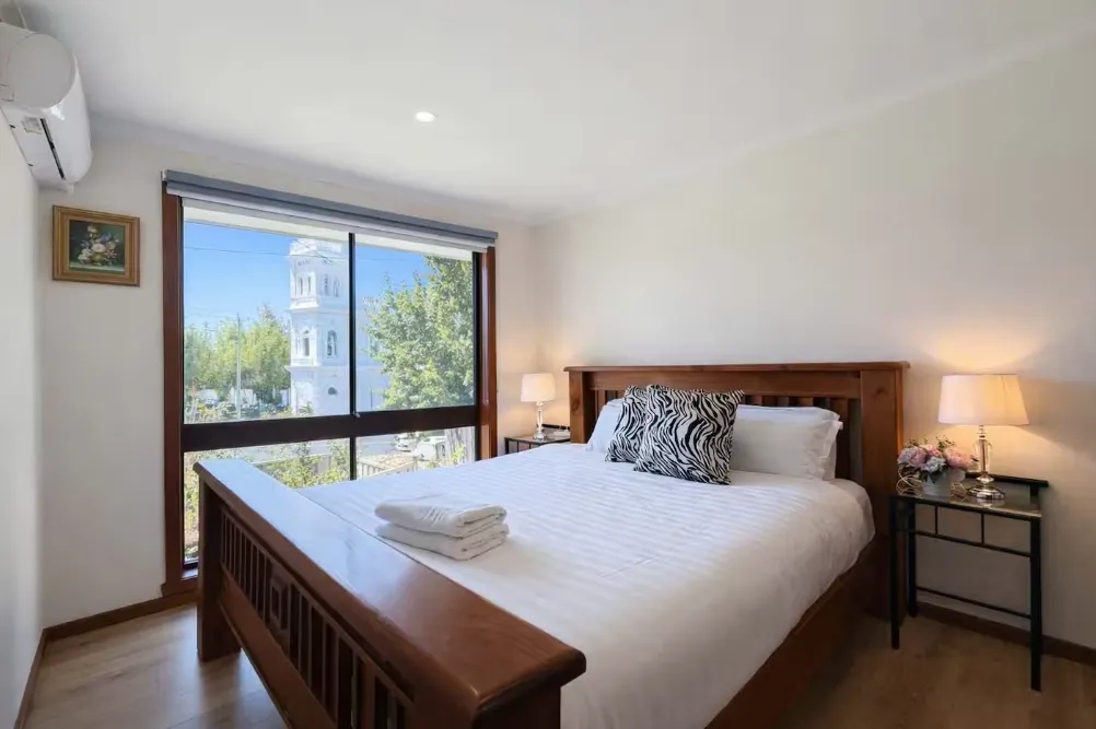 Light-filled And Spacious 3br Unit Near Yarra River - Ivanhoe