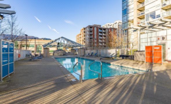 Coquitlam Center Bright & Modern 1BR Parking included Steps to SkyTrain ...