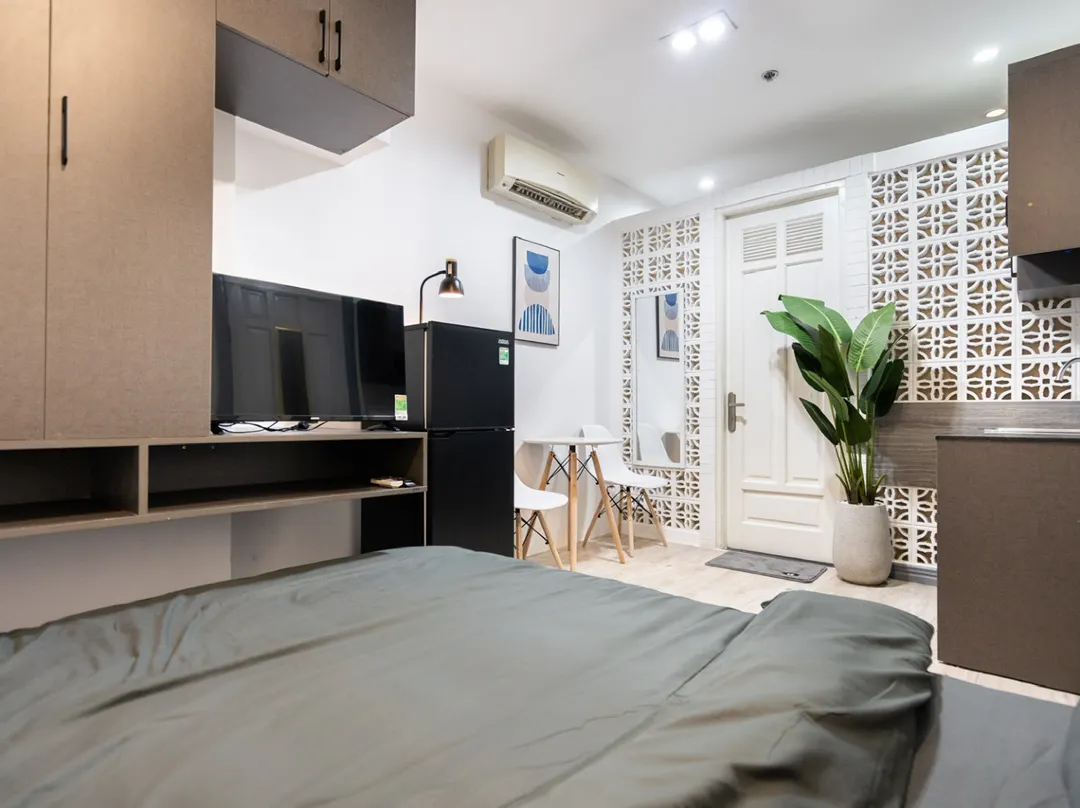 Home Away - Dang Thi Nhu - Ho-Chi-Minh-Stadt