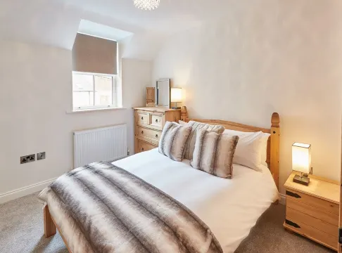 Host & Stay | No 5 Hoggarths Yard - Whitby, UK