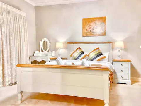 Modern 4br Oasis In Heart Of Glen Waverley - City of Monash