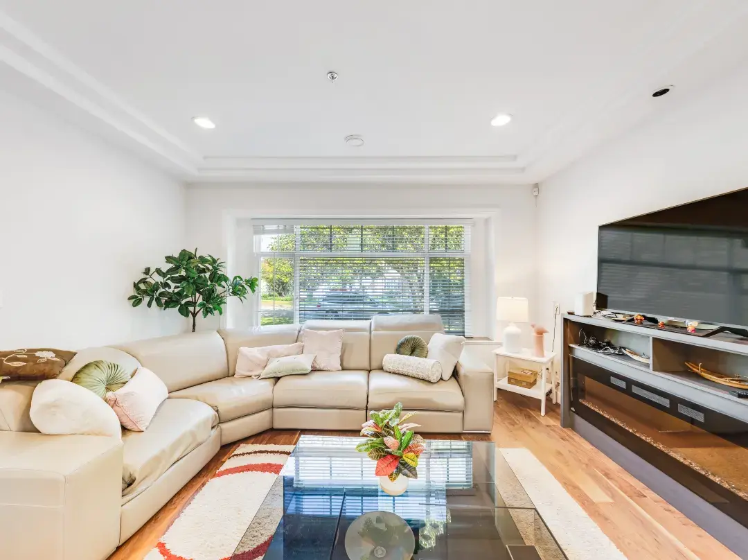 Light‑filled Contemporary 4br Home | Free Parking - Vancouver