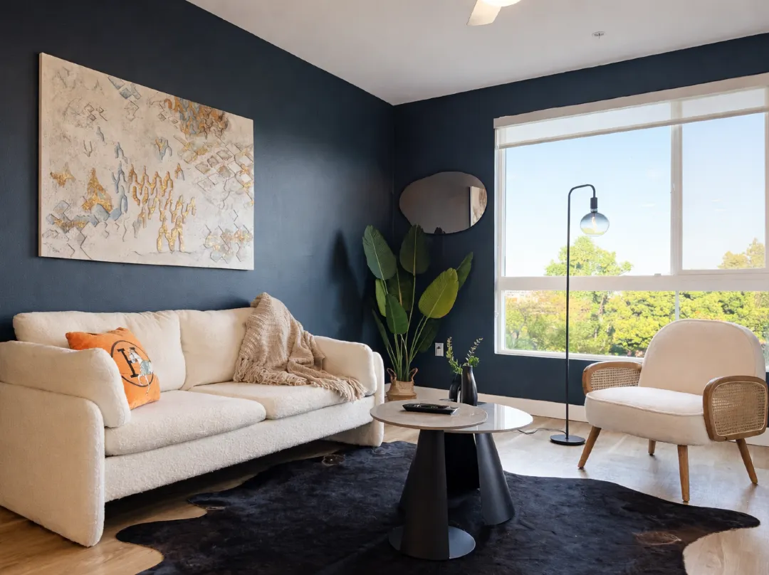 Stylish Stay 10 Min To Disneyland | Pool & Gym - Irvine, CA
