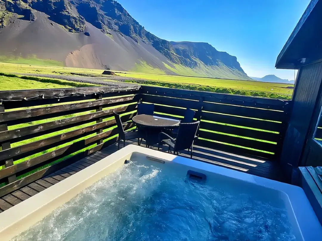 Aurora Cabin & Private Jacuzzi - Islande