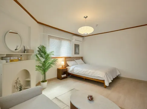 Haru Stay/queen Bed 3/seoul Station. Hongdae. Gangnam 30 Minutes/subway Station 7 Minutes - Seoul