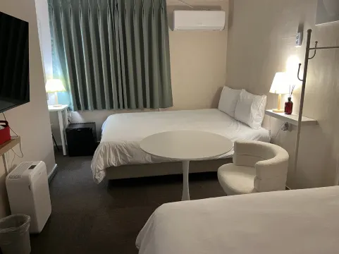 Stay Ducksan - Suwon-si