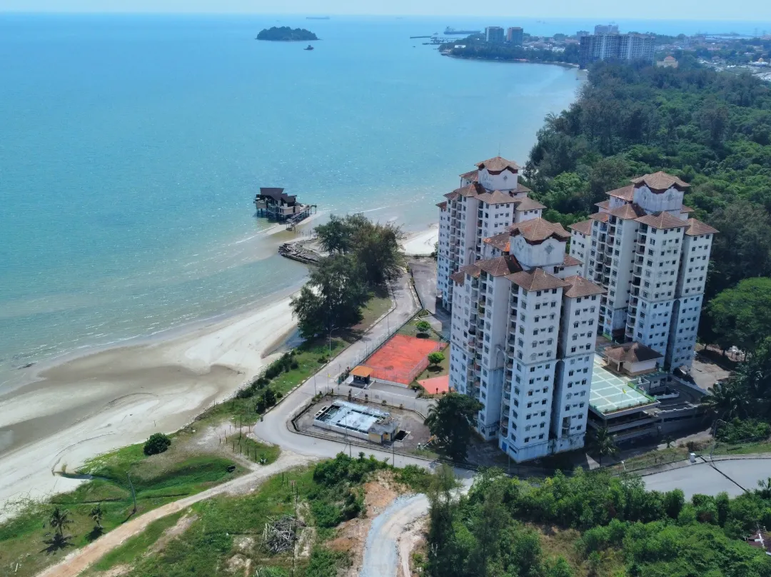 2-5pax Sunshine Beachfront, Wifi, 50"tv, Free Parking & Pool - Port Dickson