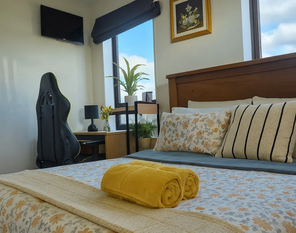 Stylish Suite Near Airport | Pvt Bath + Parking - Rolleston