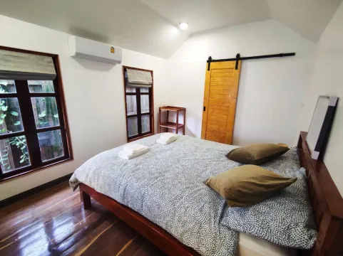 Tipthong Hut - Ko Samet