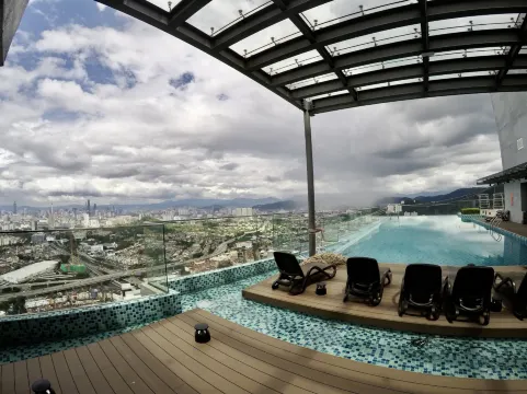 Ekocheras Suites 1-5 Pax, Malls & Mrt - Cheras