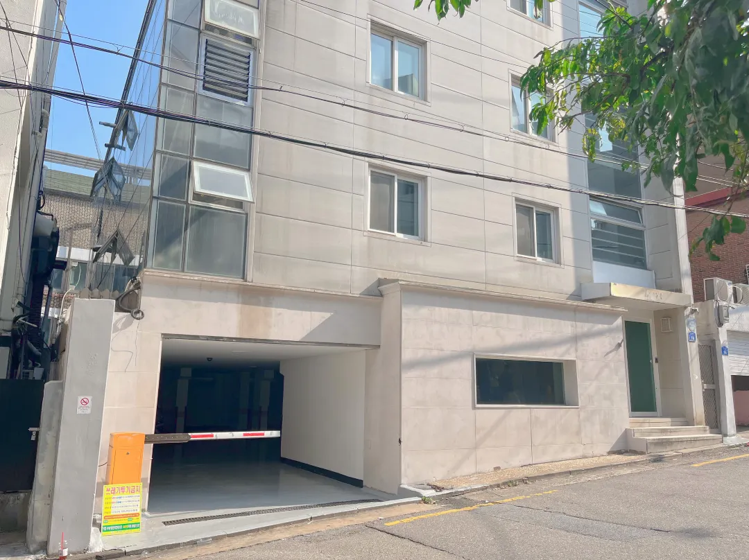 The First Hongdae Stay - Seoul