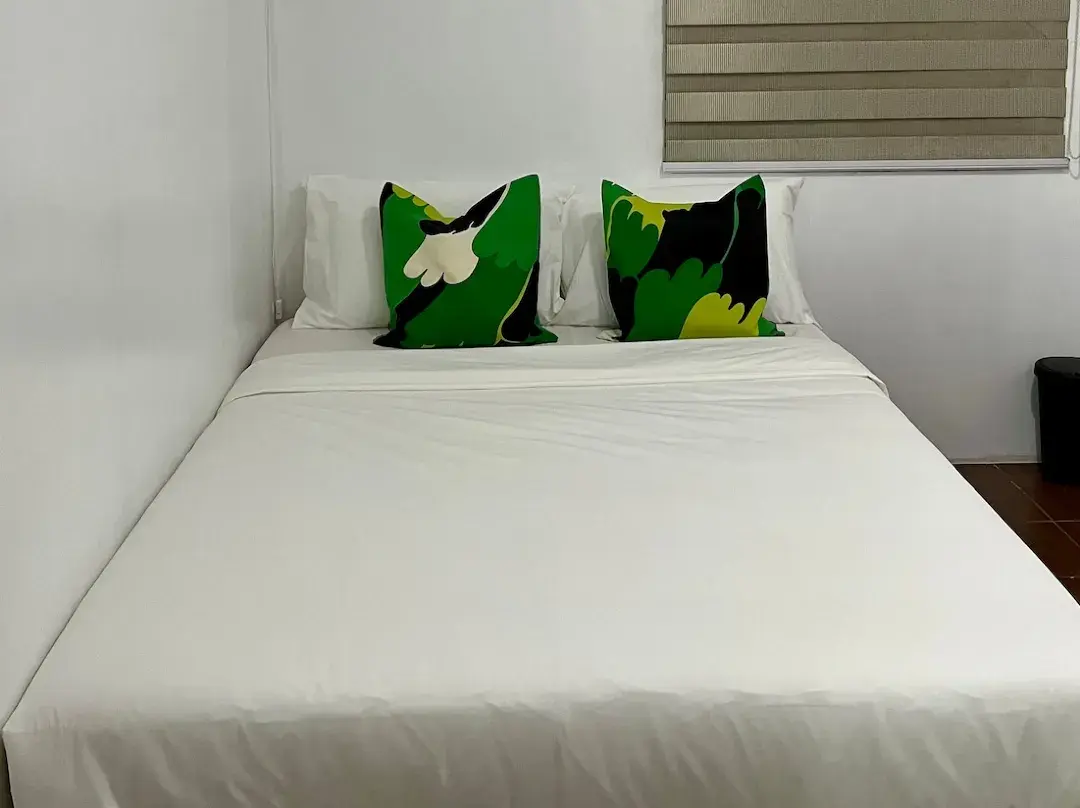 Large 3br Beside Mrt-boni|walk To Mall+city Views - Pasig