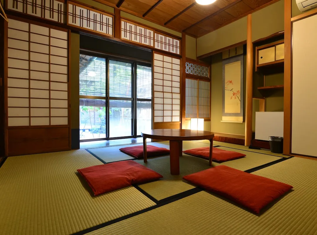 Dozen Ryokan. Over 100 Years Old.cafe On The Ground Floor.550m From Jr Kyoto Station. - Kyoto