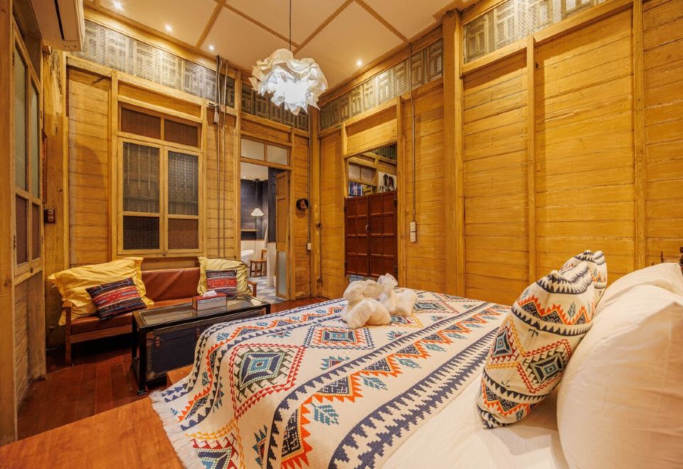 The Anonymous House/Vintage Thai Style/City Center, xem đánh giá và giá ...