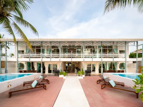 Sleeps 28 | Beachfront Colonial Villa | 6br | 2 Sea-view Pools | Direct Beach Access - Hua Hin