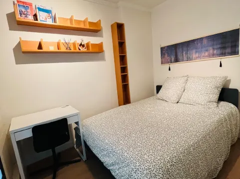 650m To Notre Dame Near Odeon - Parijs