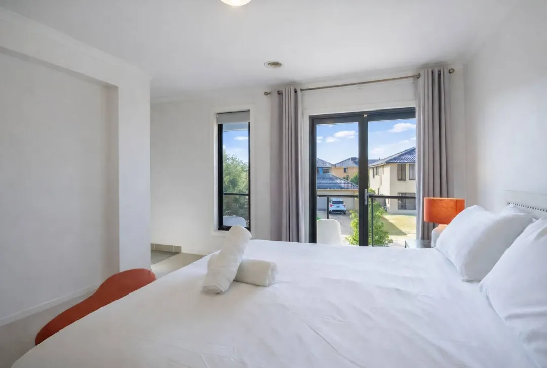 Contemporary Family Living At 4 Seafarer Way - Point Cook