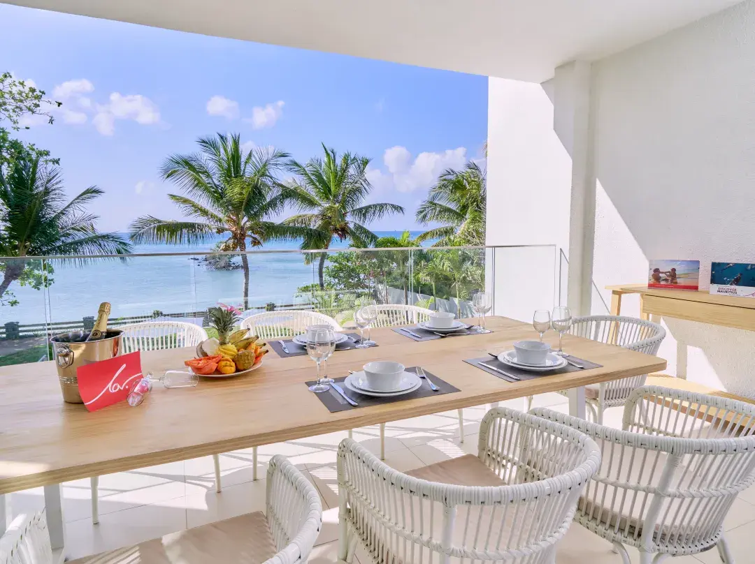 Les Estivales Beachfront Suites & Penthouses With Lov - Mauritius