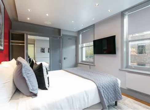 The Bloomsbury Ii - By Frankie - London