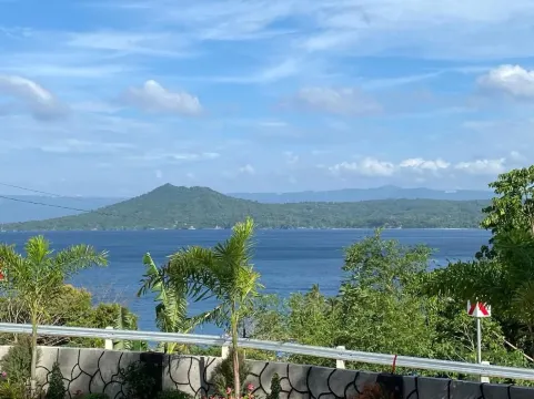 Overlooking Taal Lake Staycation Up To 12 Pax - Lipa