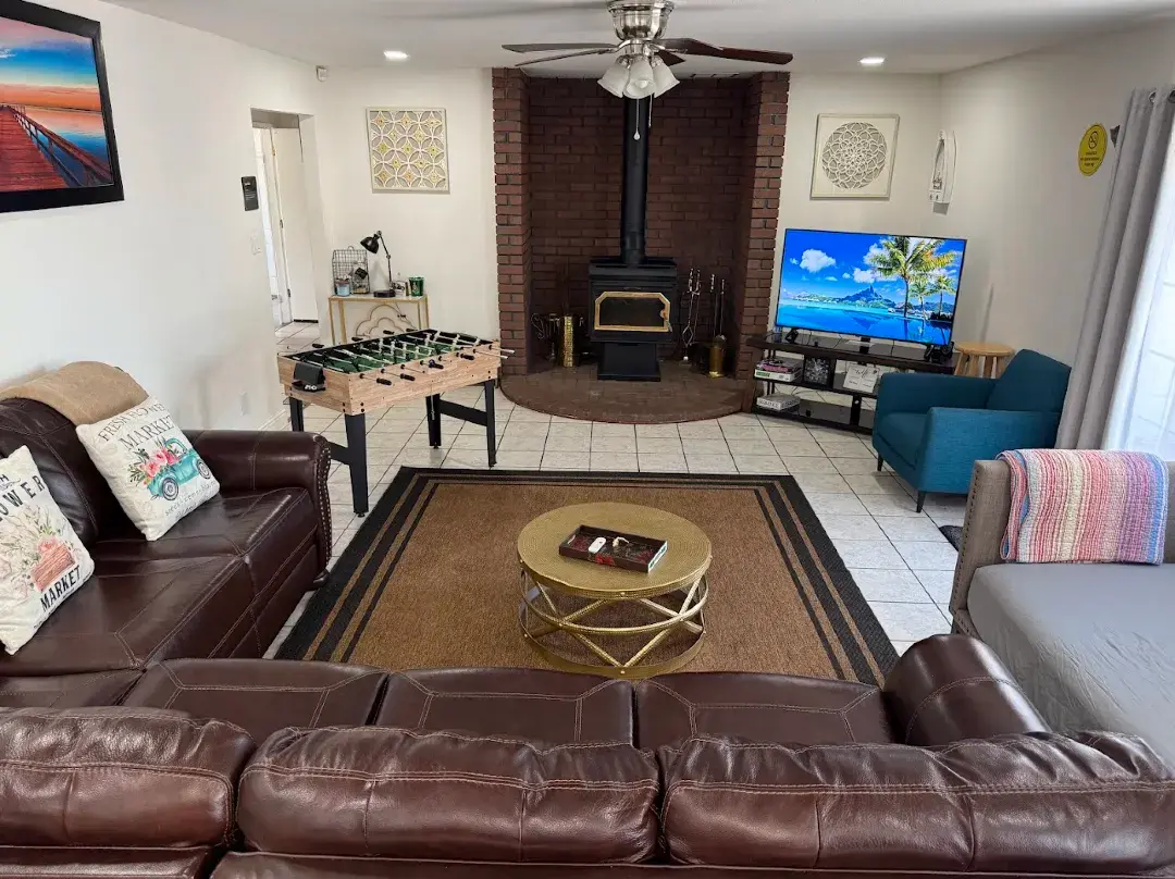 Charming 3-bedroom Farmhouse Retreat W/ Open Deck! - Micke Grove Zoo, Lodi