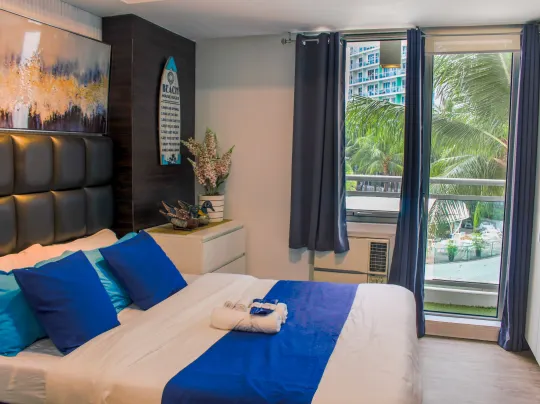 Cozy Stay At Azure W/ Wifi, Ps5, Tv, Karaoke, And Popcorn - Parañaque
