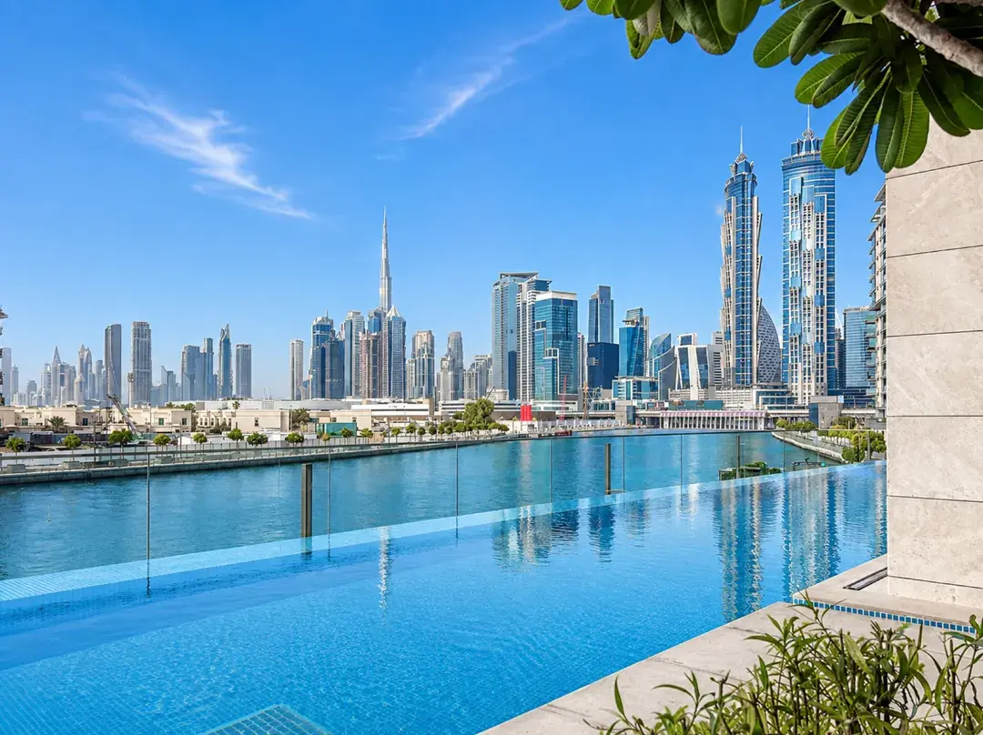 Elegant 1br Canal & Burj Khalifa View - Dubai
