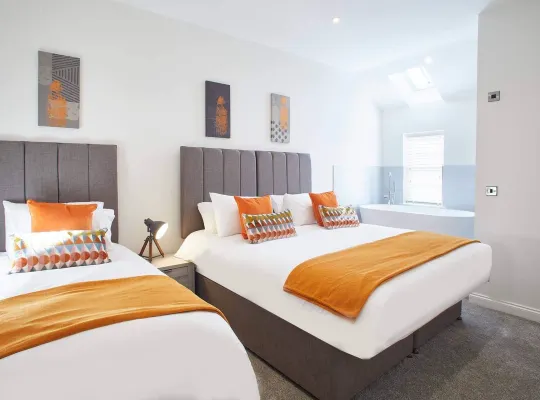 Host & Stay | Lemonade Arch - Whitby, UK