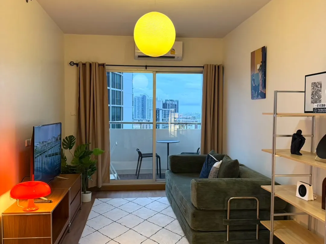 Mid-century Haven Near Bts Udomsuk - Phra Khanong