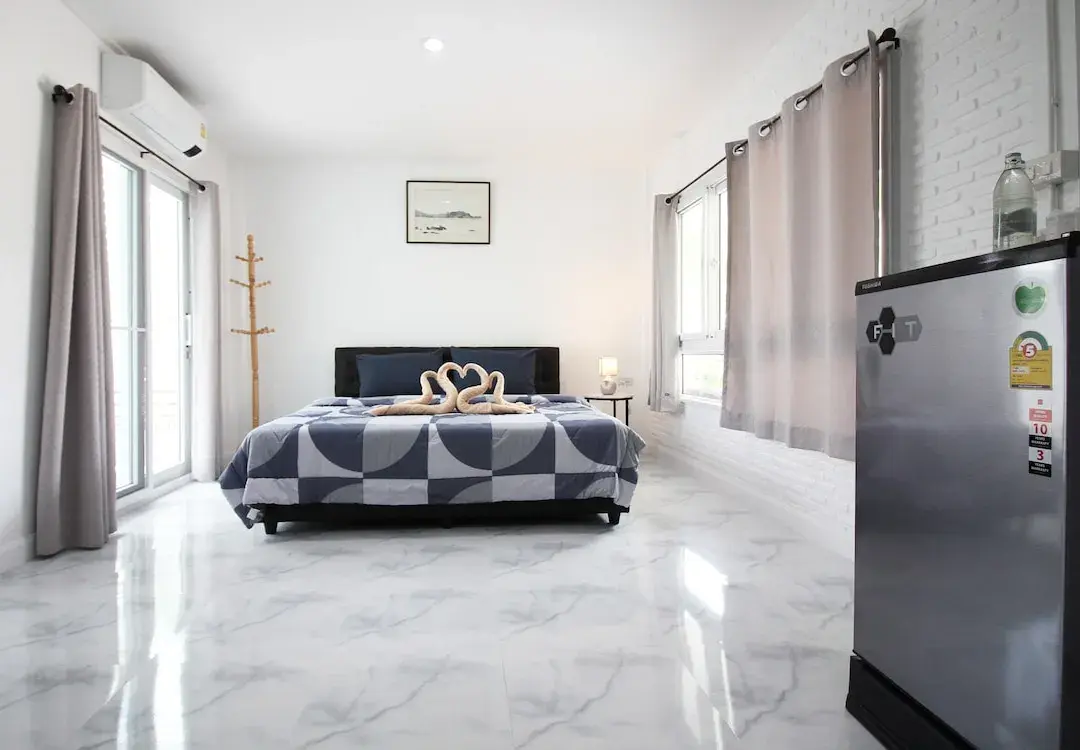 Charming White Wooden Home Stay - Phra Nakhon Si Ayutthaya