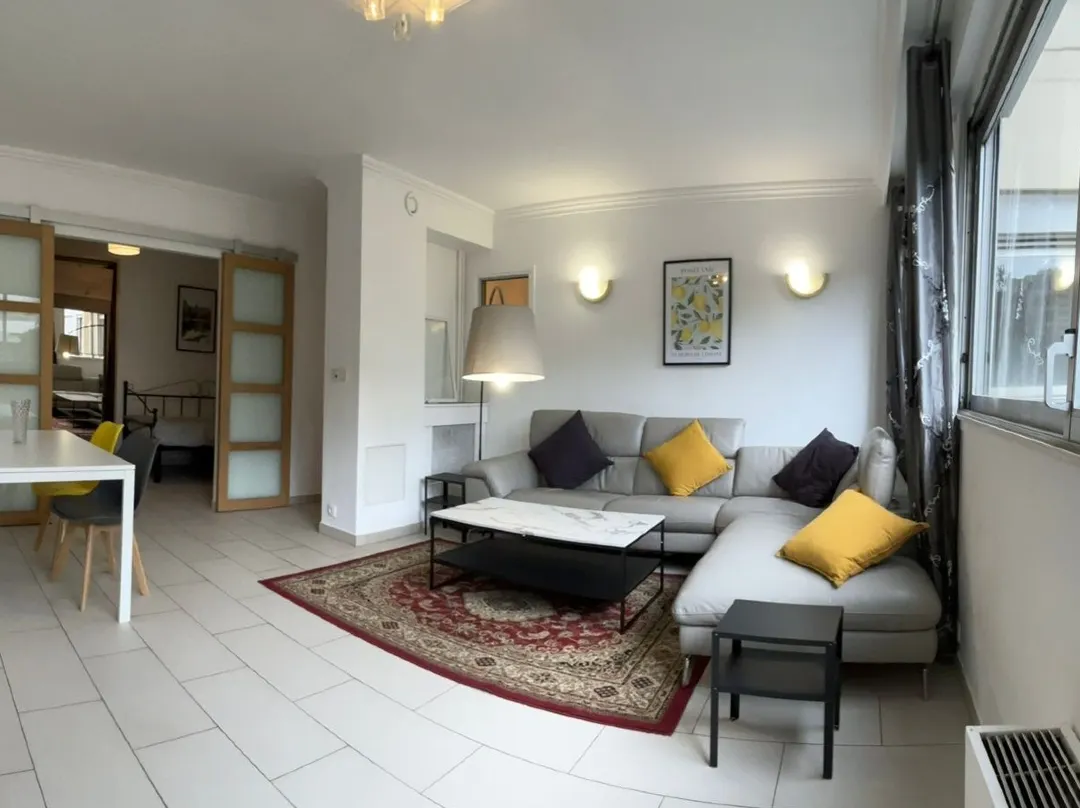 10 Min Walk To Metro, 2 Bedrooms, La Défense, Parking - Puteaux