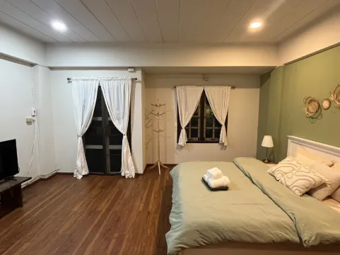 Kingbed ,Rftop ,Near Train Station ,3km Thapae Rd. - Chiang Mai