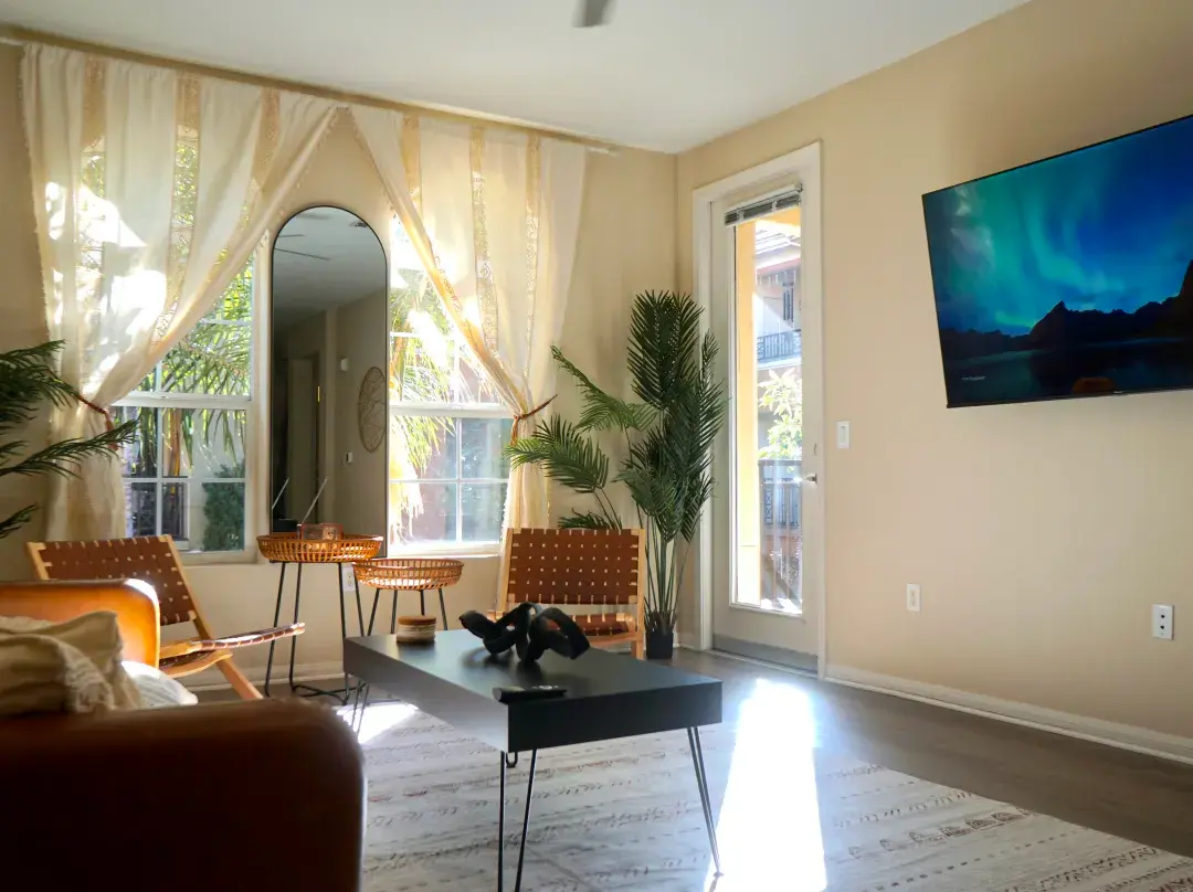 Luxury Haven Steps From Santa Ana Zoo & Cultural Gems - Anaheim