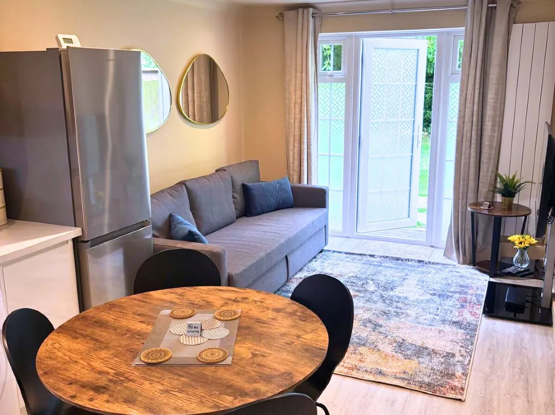 Ground Floor Oasis - 2bed/1bath W/ Wi-fi & Parking - Edgware